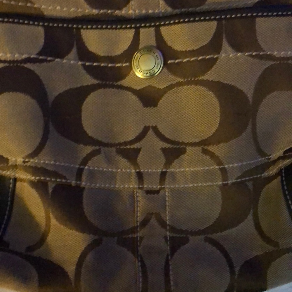 Fabulous, Iconic, Vintage Coach Logo Shoulder Bag. - Gem